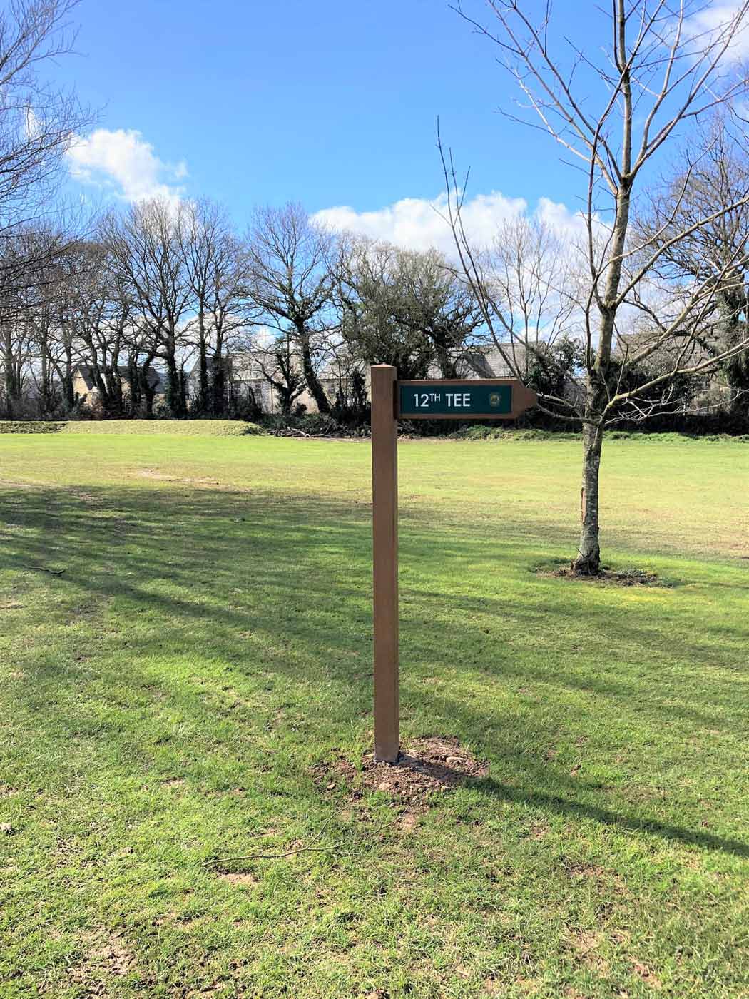 7-.-Iroko-Hardwood-Short-Finger-post-Tiverton - Martyn Lane Golf Signs